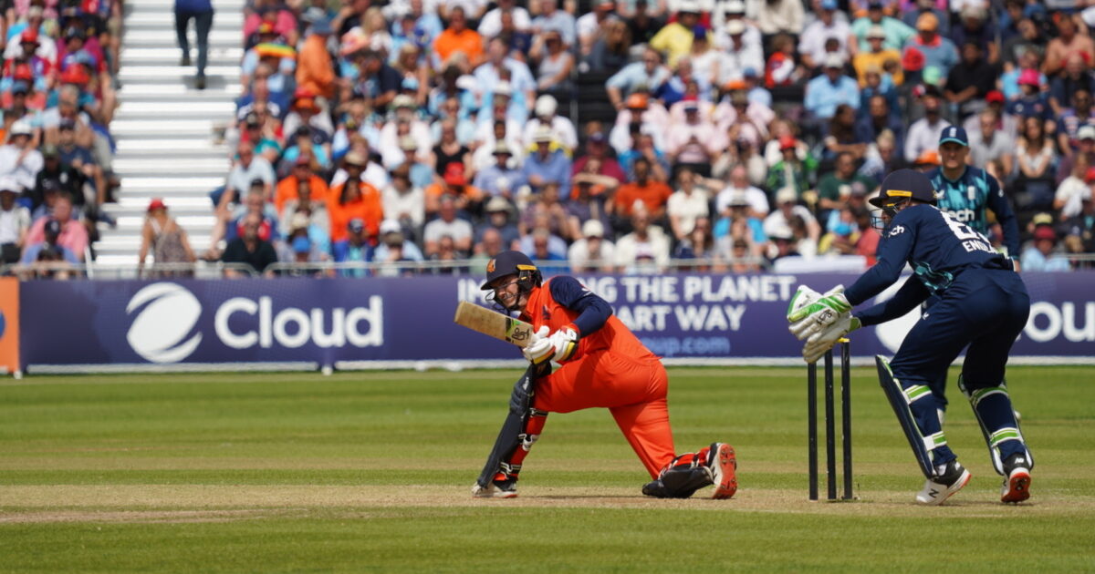 KNCB | Nederland laat Engeland werken voor de winst